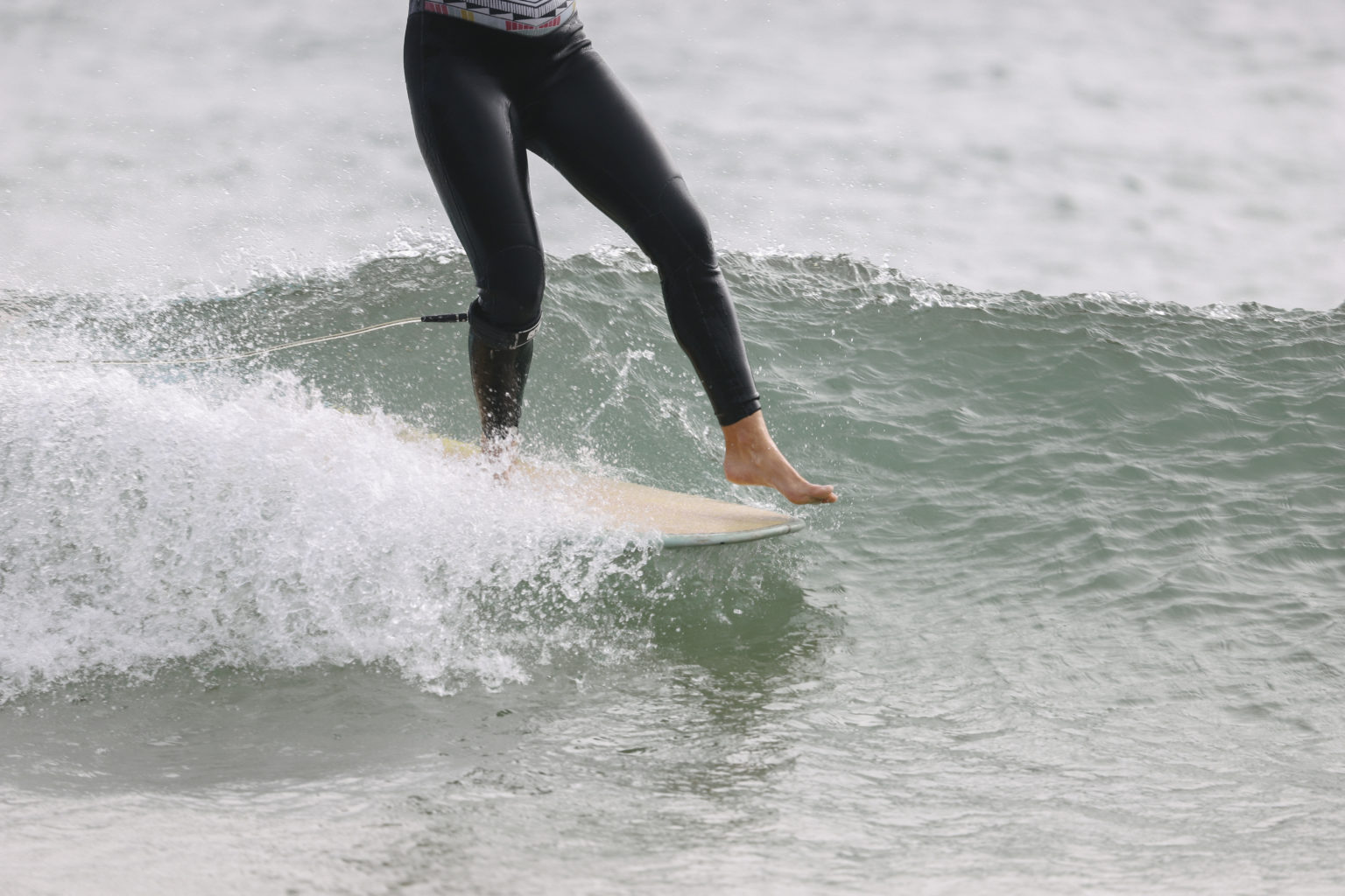 3 Tips for Cross-Stepping on a Longboard – SURF SISTAS