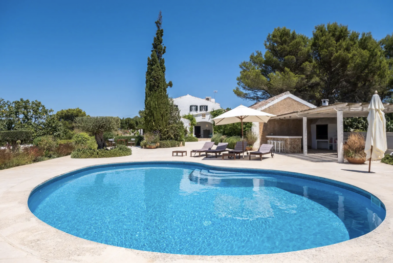 Wild Swim Menorca Retreat – SURF SISTAS